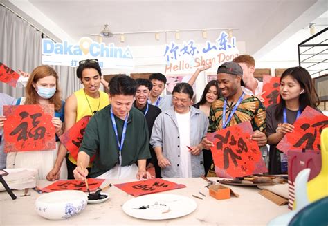 【2022打卡中国】在淄博，外国视频博主赴一场艺术品之约综合要闻hrb蓝网