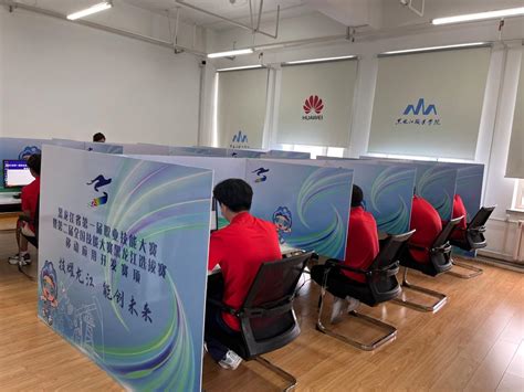 “技”动青春 匠心筑梦 黑龙江省第一届职业技能大赛暨第二届全国技能大赛黑龙江选拔赛移动应用开发赛项圆满举办 信息工程学院