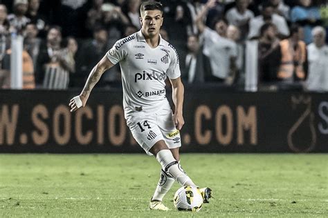 Fernández Deixa O Campo Com Dores Na Coxa E Vira Dúvida No Santos