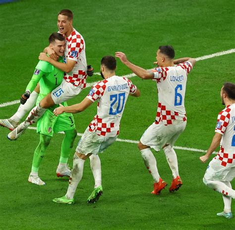 WM 2022 Sieg Gegen Japan Kroatiens Torwart Livakovic Wird Zum Ersten