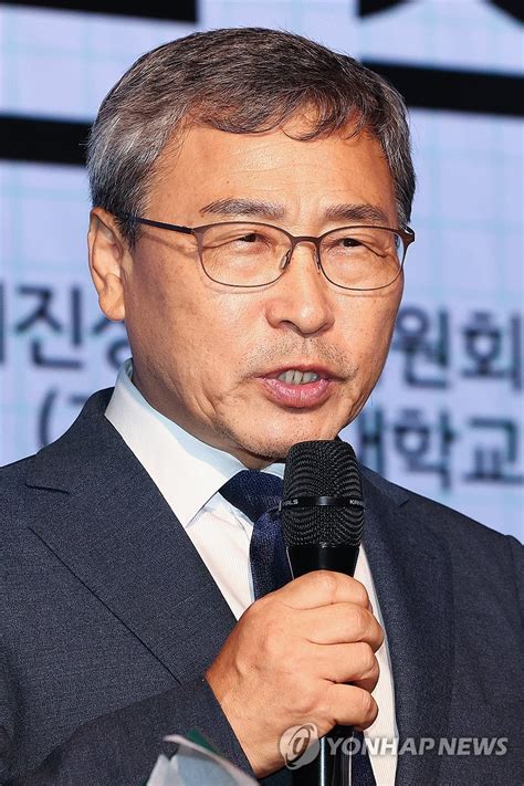 소감 밝히는 정근식 단일후보 연합뉴스