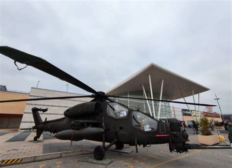 Rimini Un Elicottero A 129 Mangusta In Esposizione Alle Befane