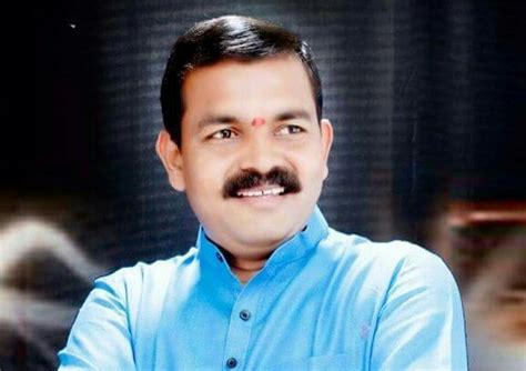 पिंपरी चिंचवड शहरातील अनधिकृत होर्डिंग तातडीने काढण्याचे महापौरांचे