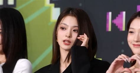 [포토] 프로미스나인 이나경 밀착 의상에도 굴욕 없는 몸매~ Kbs가요대축제