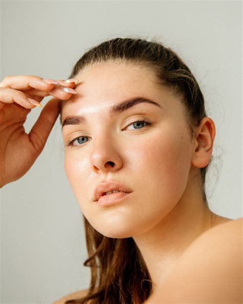 Exit Model Management Veronika T