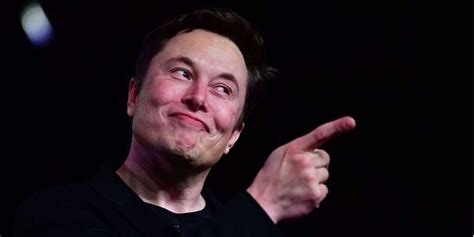 Elon Musk Takes Control Of Twitter Fires Top Executives 933 Kfm