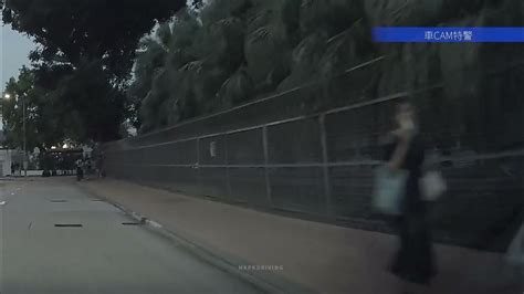 車cam直擊 學生妹玩到得意忘形 跑出馬路彈出彈入 俾你嚇一嚇呀 Youtube