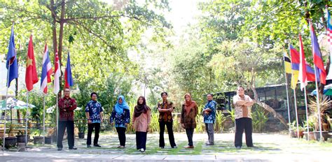 Dosen Staf Departement Studi Pembangunan