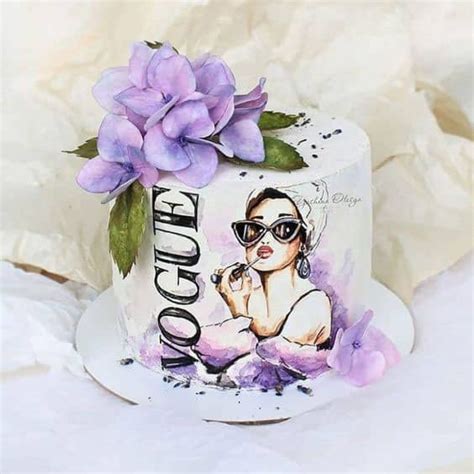 مدل کیک تولد دخترانه به شکل لوازم آرایشی با ایده های جدید و جذاب ستاره