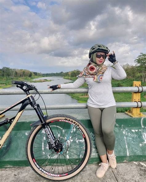 Hijab Cantik Indonesia Di Instagram From Endaryatun ••• Seperti Film