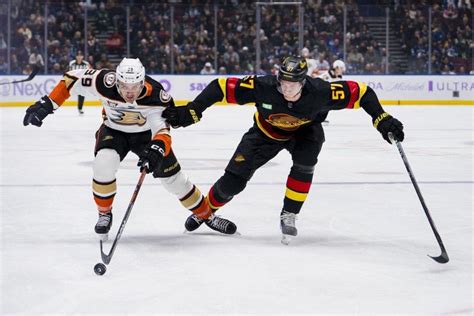 Brock Boeser Canucks Extend Ducks Losing Streak The Epoch Times