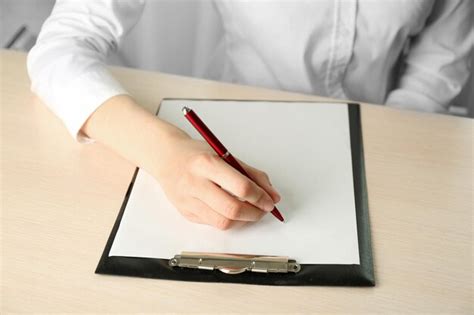 Premium Photo Businesswoman Writing On Document
