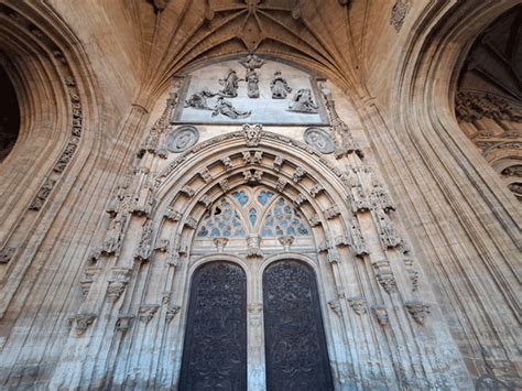 Catedral De San Salvador De Oviedo O Sancta Ovetensis Meta De