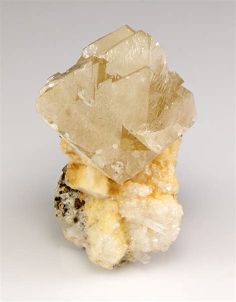 Scheelite Minerals For Sale 3181396