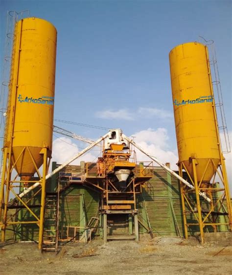 مشخصات و قیمت بچینگ نیم متری لیبهر دست دوم به همراه دو عدد سیلو 80 تنی