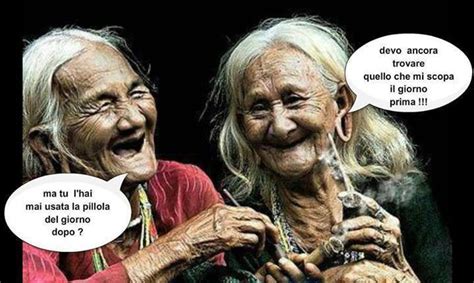Foto Dialogo Tra Donne Anziane Sulla Pillola