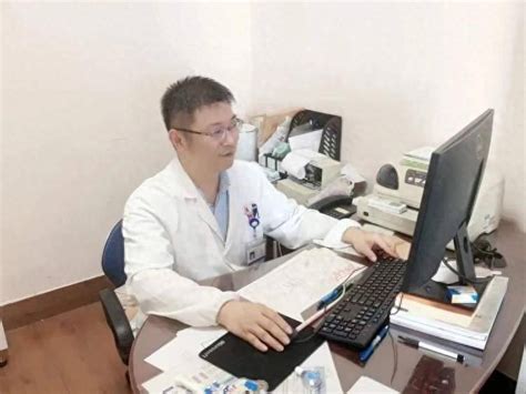 贴心服务“不打烊”！家庭医生在居民“身边”守护健康康健三级老伯