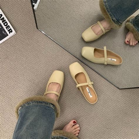 รองเท้าแมรี่เจนมีสไตล์ รองเท้าหนังส้นแบนของผู้หญิง ไซส์ใหญ่ 35 42 นุ่มสบายและมีน้ำหนักเบา