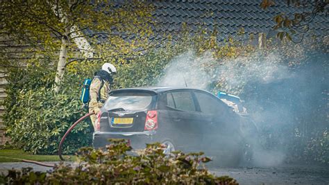 Auto Gaat Verloren Door Brand Op Oprit Van Woning