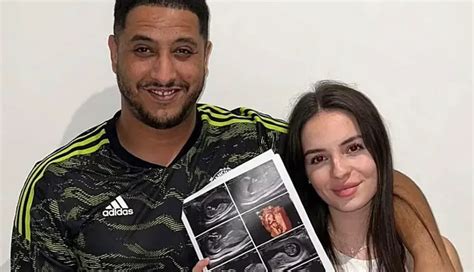 Le snapchatteur Nasdas annonce la grossesse de sa femme VIDÉO
