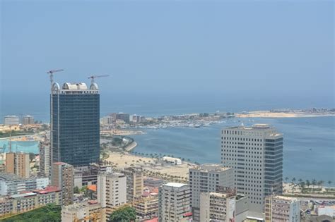 앙골라의 루안다 시내 만 루안다 항구 한계 및 중앙 건물의 공중 전경 0명에 대한 스톡 사진 및 기타 이미지 0명 건축