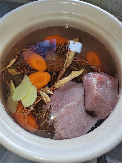 【五指毛桃瘦肉汤的做法步骤图，怎么做好吃】吃壮了才有力气减肥的乖乖下厨房