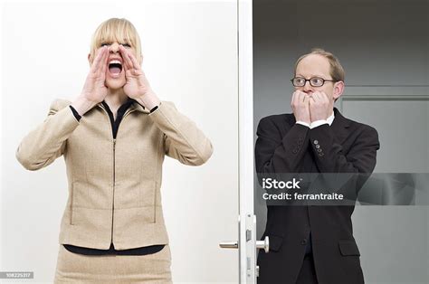 대한 치도 버럭 무서움 남자 사업가 함성에 대한 스톡 사진 및 기타 이미지 함성 비명 수트 Istock