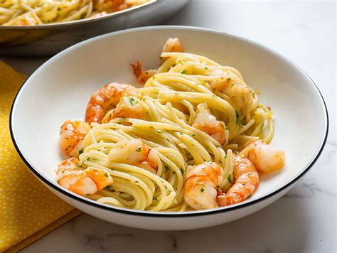 طرز تهیه ماکارونی با میگو خامه ای بسیار لذیذ