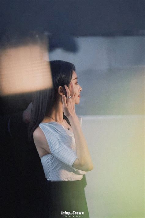 宋茜 巴黎时装周 大美女舒展的气质宋茜巴黎时装周大美女新浪新闻