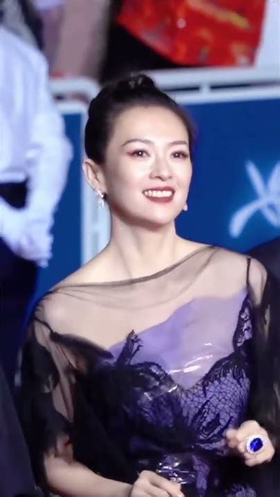 戛纳红毯上开心摇摆，魅力十足！章子怡 离开皮裤汪，变身国际章，从此她不再是谁谁谁的妻子，而是国际巨星章子怡！ Youtube