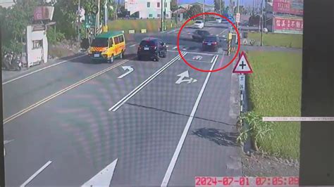 左轉車路口遭撞「狂轉一圈」 所幸2駕駛皆輕傷社會 壹新聞