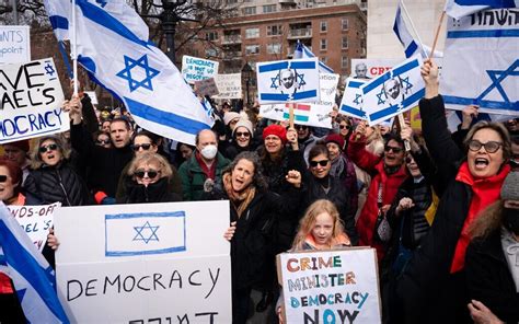 Hundreds Demonstrate In New York London Against Israeli Judicial