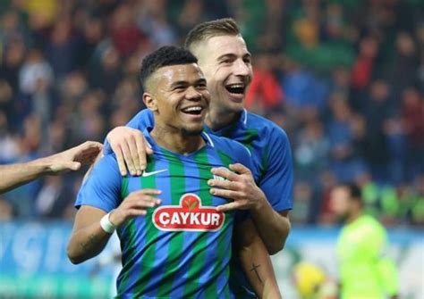 Yan Sasse Comemora Gol Na Turquia E Diz Que Seja O Primeiro De Muitos