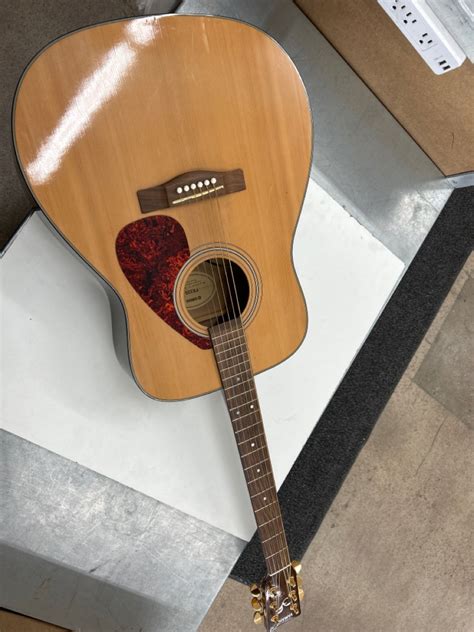 Yamaha FX 335 Right Handed Acoustic Electric Guitar Dreadnought Good