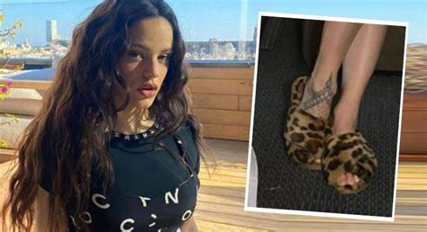 Los Haters Se Ensañan Con Los Pies De Rosalía Parecen Sacados De La