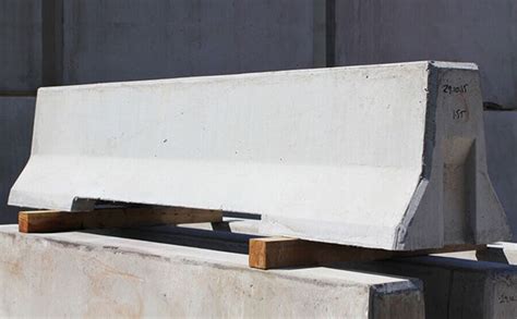 Precast Concrete Road Barrier At Rs 3000meter Precast 09282023