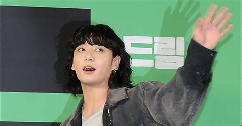 Bts 정국 팬들에게 신나는 손인사를 Md포토
