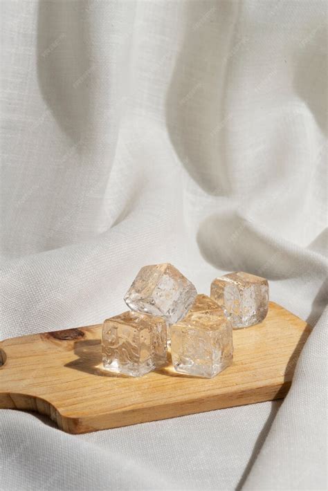 높은 각도의 얼음 조각 배열 무료 사진