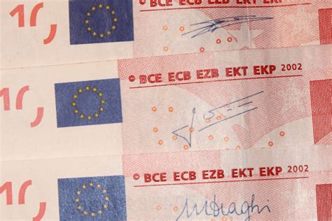 Carte O Contanti Un Confronto Tra LItalia E LEuropa Pagella Politica