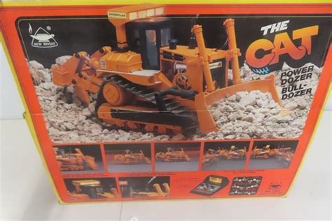 New Bright Battery Operated Caterpillar Model D9l Power Dozer Bull
