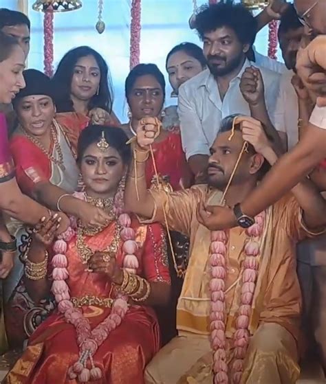கோலாகலமாக நடந்து முடிந்த நடிகர் பிரேம்ஜியின் திருமணம் வந்து குவிந்த
