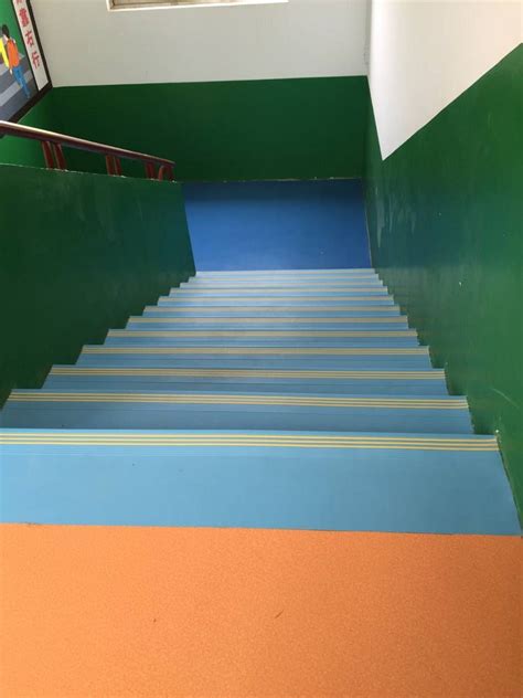 西安大雁塔小学西安塑胶地板西安硅pu球场西安铭优建筑装饰有限公司
