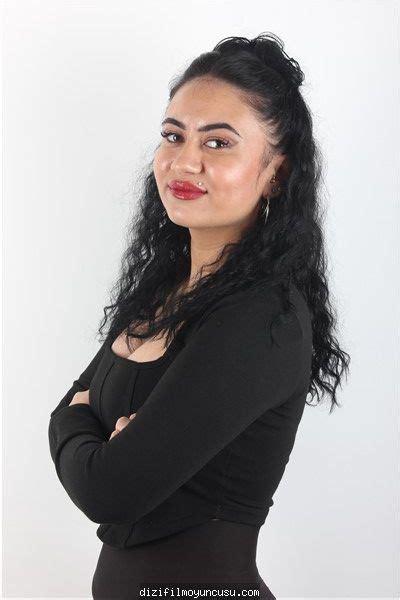 Balıkesir Dizi Film Oyuncusu Ayşenur 23 Yaşında 165cm Boyunda 64 Kilo