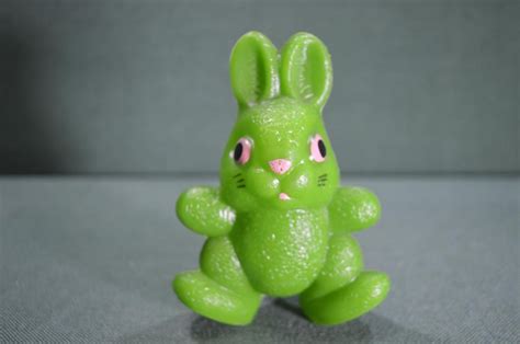 Купить Игрушка пластмассовая Заяц зайчик зеленый Клеймо 25 коп Пластмасса СССР в интернет