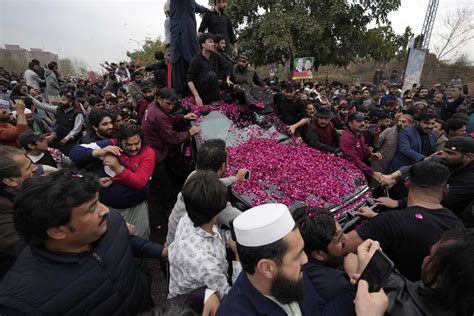 Pakistan Bans Media Broadcasts Of Ex Pm Imran Khan Speeches