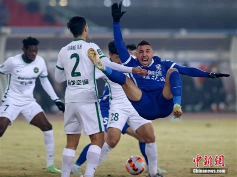 中超联赛：武汉三镇队20战胜浙江绿城队戴维森突破包夹