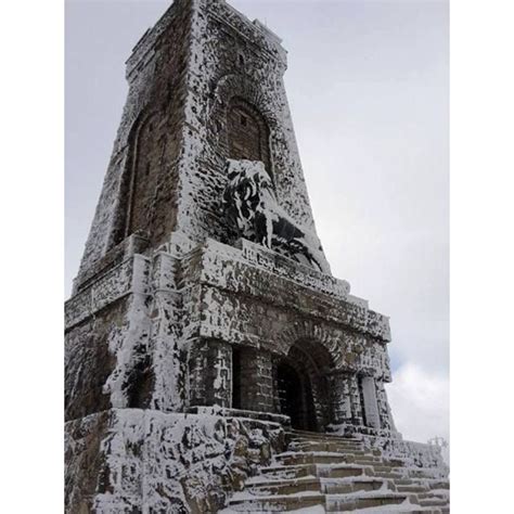 Затвориха Паметника на свободата заради ураган на Шипка