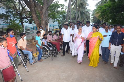 02 Smtgeetha Jeevan Visit Amar Seva Sangam