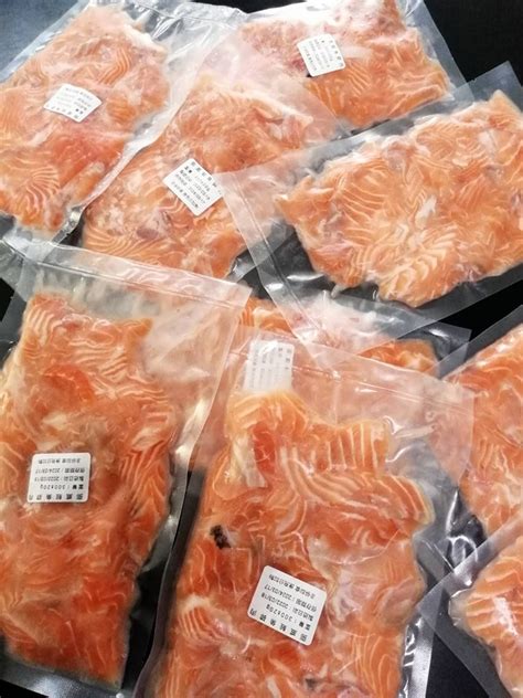 郭家虱目魚專賣店 🎉🎉【挪威鮭魚碎肉】看看這油花😋😋 闆娘有聽到客戶的心聲 說小包裝不夠吃🤣🤣