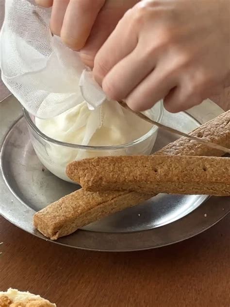 대전케이크 이런날케이크since2016 제과점카페 케이크 수업중 가장 기분 좋아지는 순간🤍 Instagram